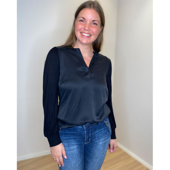 PBO - Bluse Pollipop Sort - Jydepotten.dk