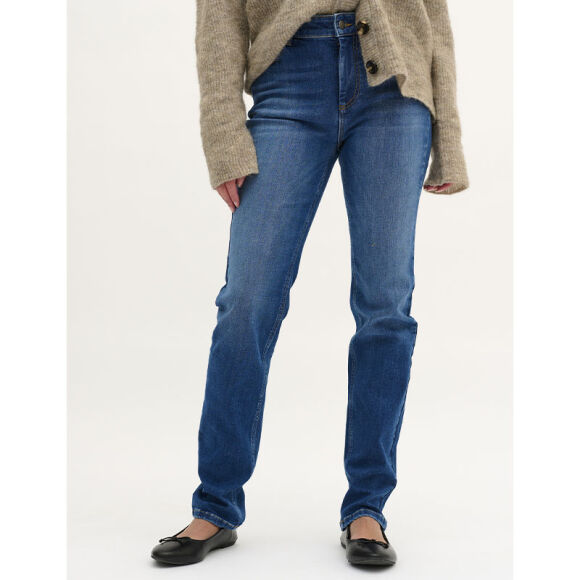 MY ESSENTIAL WARDROBE - The Celina 148 High Straight Jeans 10704343 ...